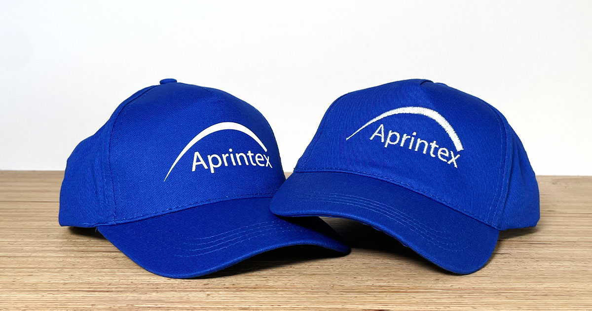 Gepersonaliseerde petten: Borduren of bedrukken?